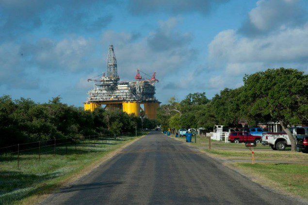 Shell's Olympus Tensioned Leg Platform Leaves Kiewit [IMAGES]