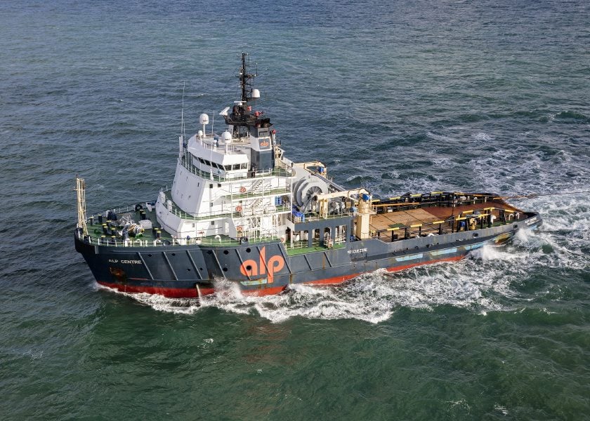 Ship Photos of the Day - Long-Haul Ocean Towing