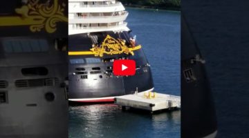 Incredible Incident Photo Shows British Bulk Carrier During Fertilizer ...