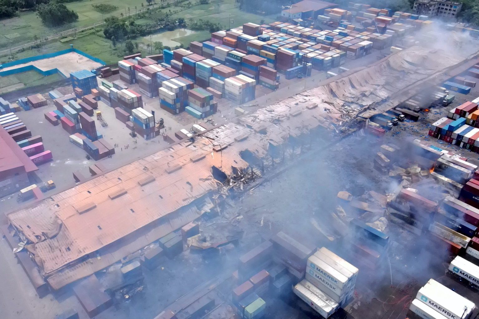 Incredible Incident Photo Shows British Bulk Carrier During Fertilizer Fire