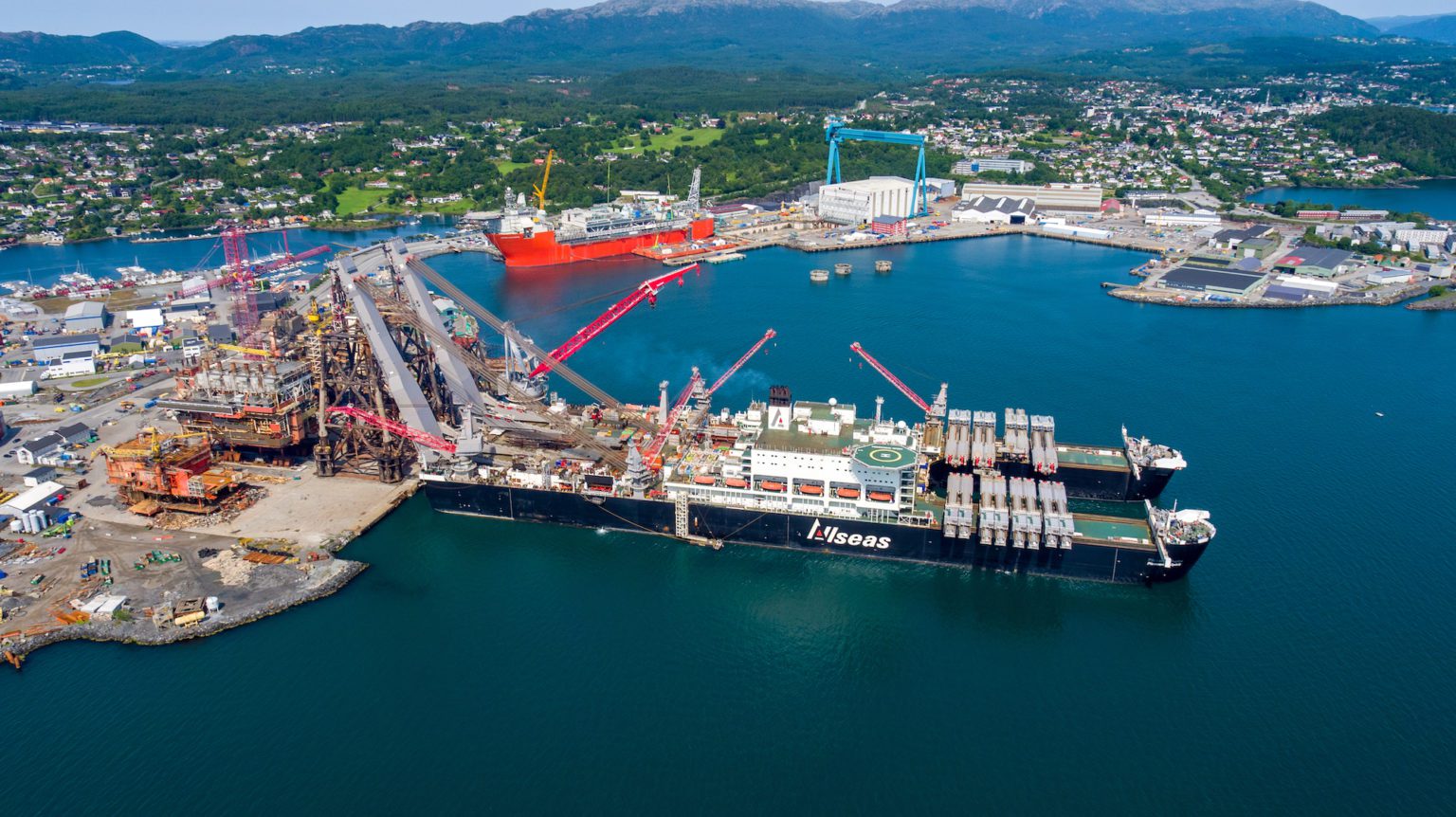 Ship Photos: Pioneering Spirit Lifts Massive 11,000-Metric-Ton Steel Jacket