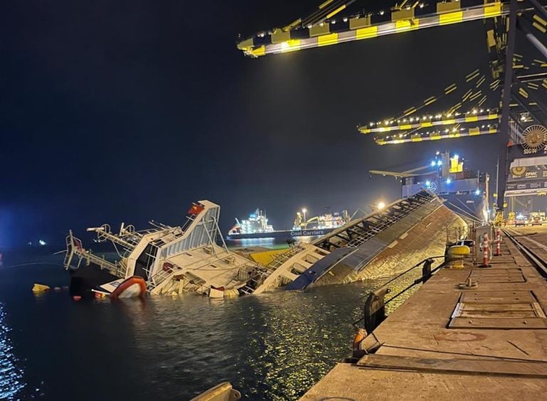 Stability Issue: Video Shows Cargo Ship Capesize at Turkish Port