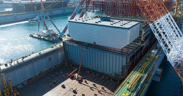 DSME Installs First Hardened Steel LNG Fuel Tank on 24,000 TEU Newbuild
