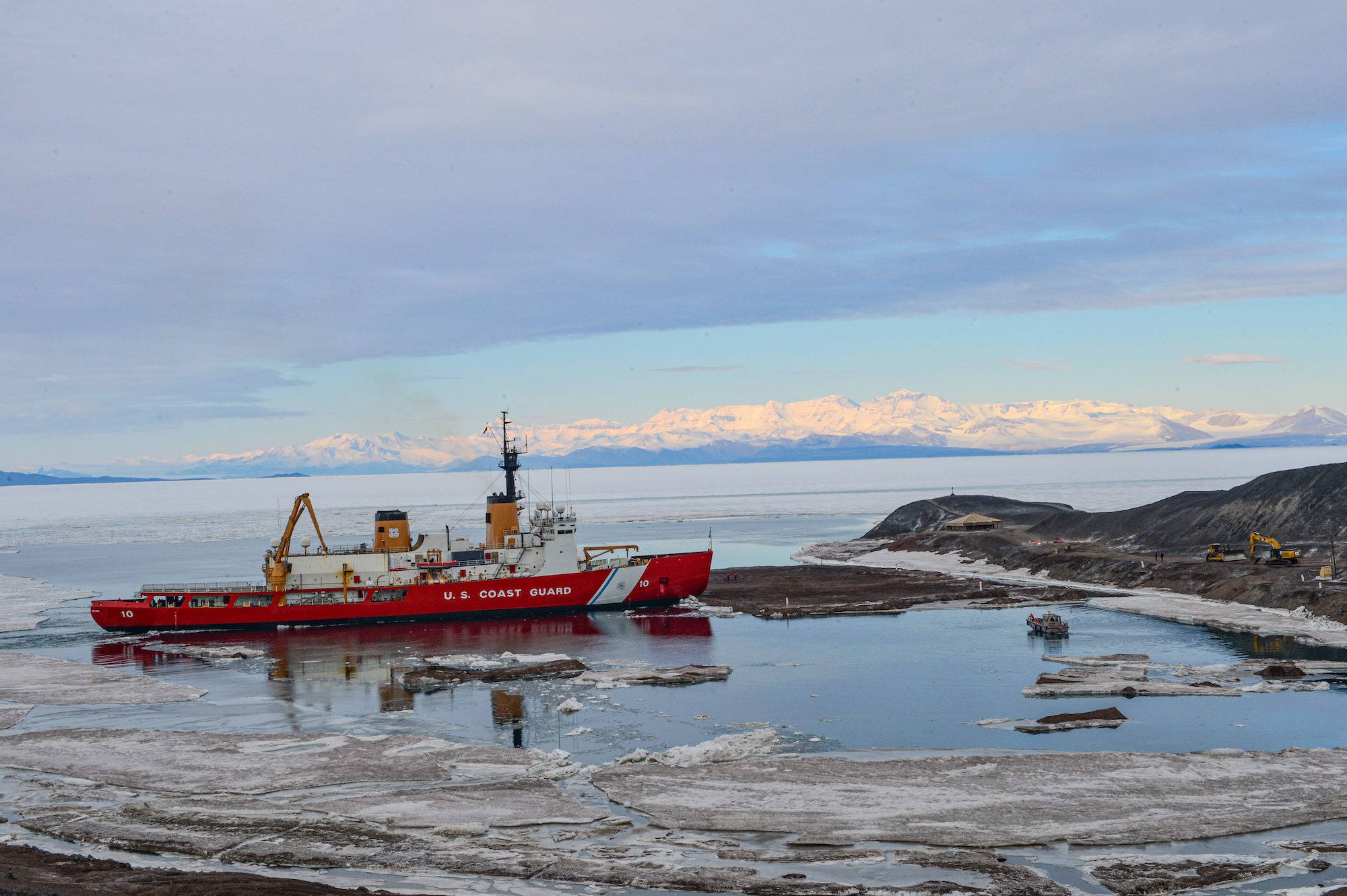 Photos: U.S. Coast Guard Icebreaker Reaches Antarctica's McMurdo Station
