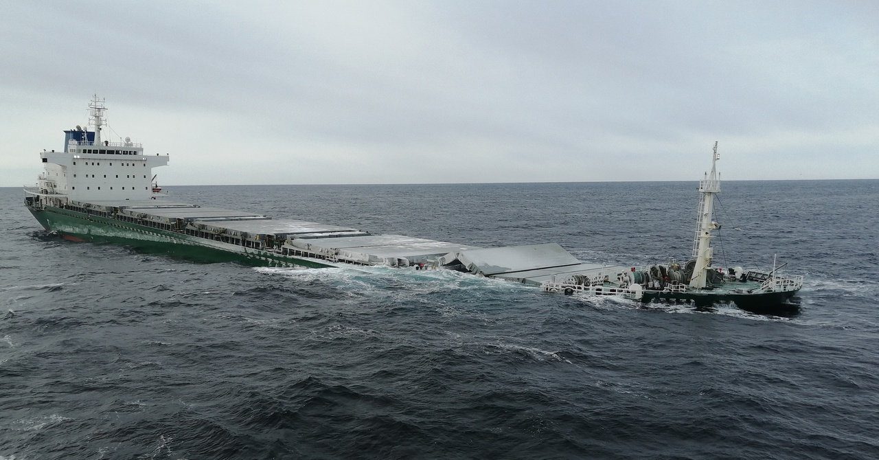 Chinese Bulk Carrier Damaged By Ice Sinks Off Russia Chinese Bulk Carrier Damaged By Ice Sinks Off Russia