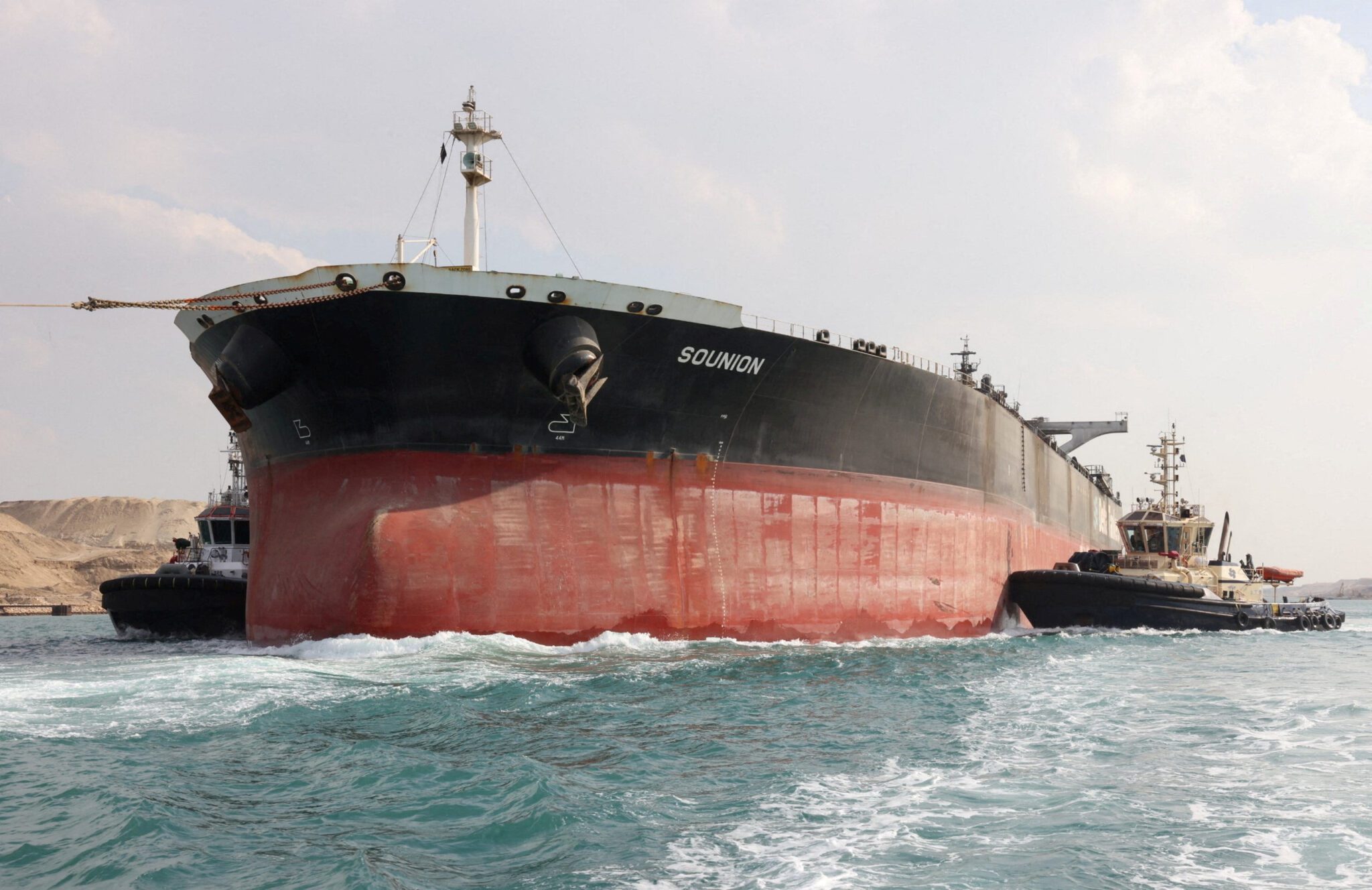 Photos: MT Sounion Transits Suez Canal Six Months After Houthi Attack