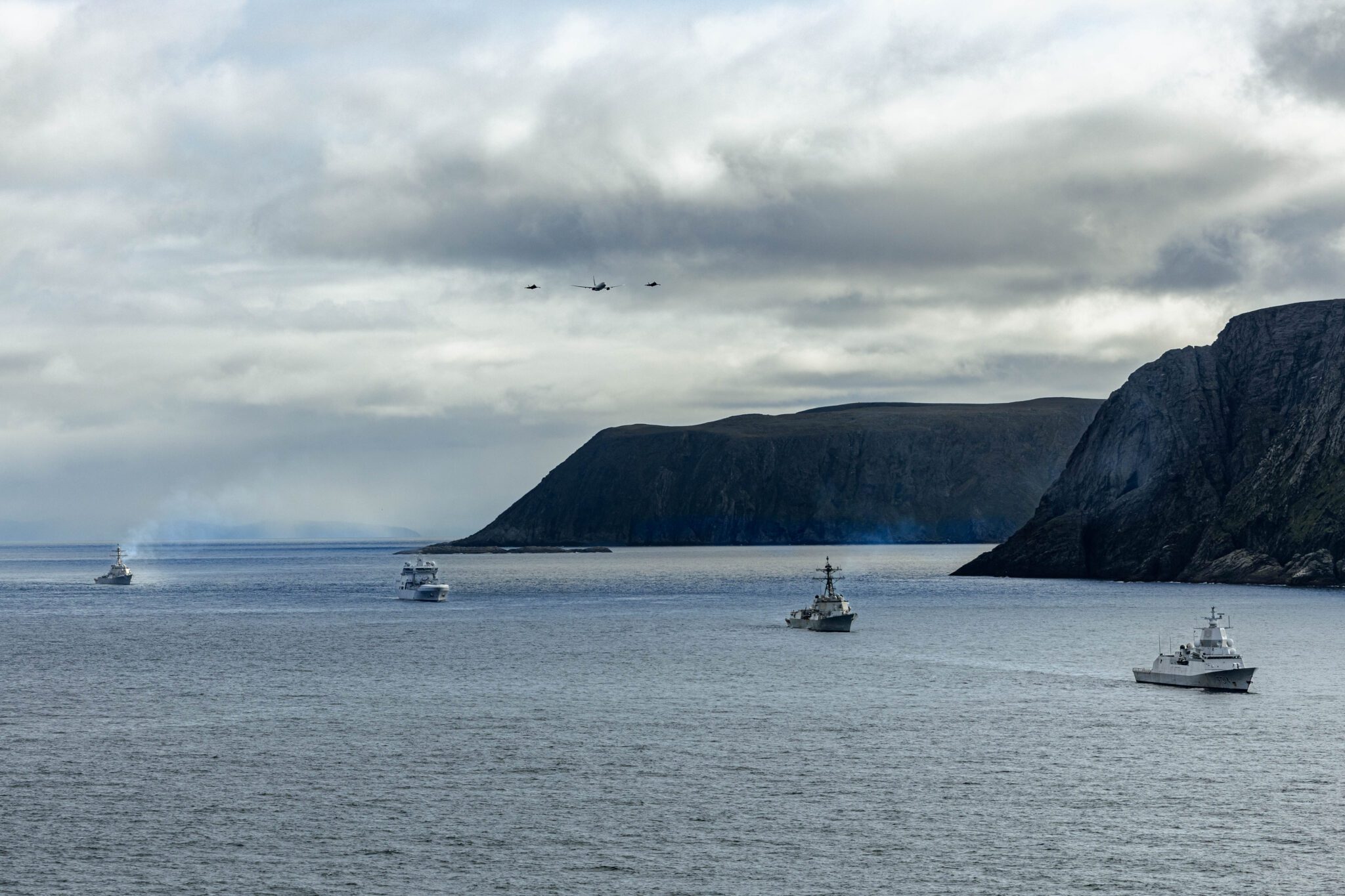 U.S. Navy Destroyers Patrol Arctic Waters In Barents Sea Near Russian ...